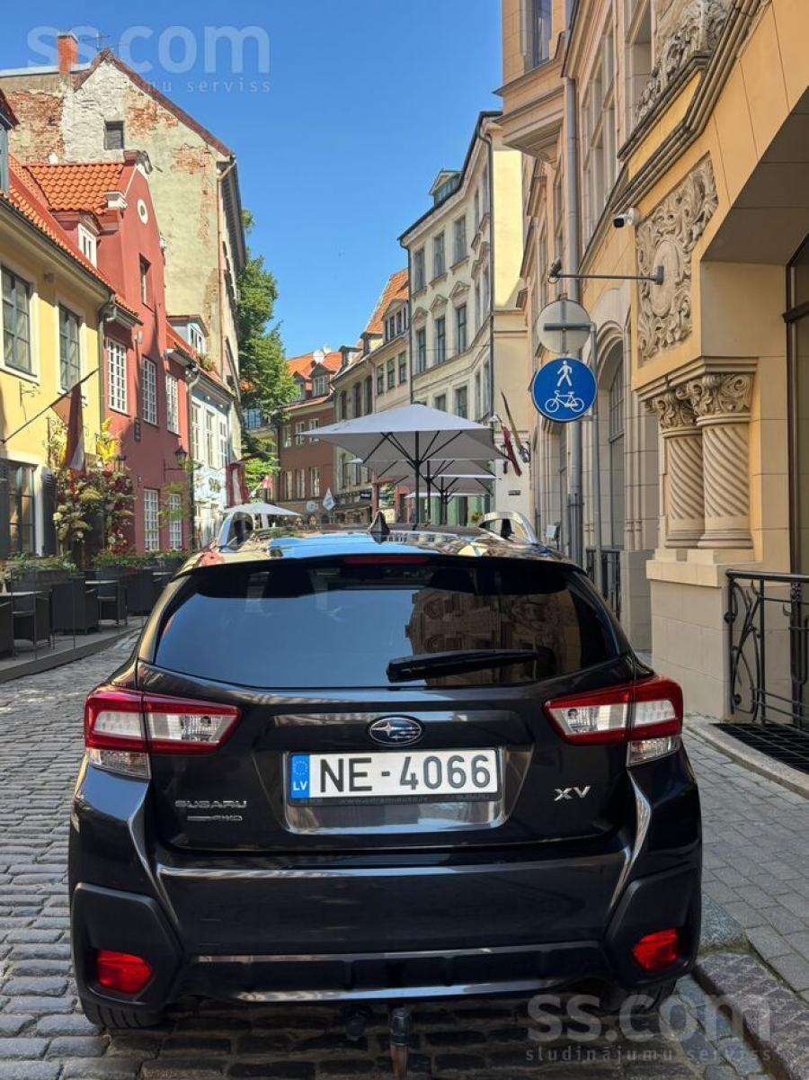 Black Subaru XV 2019 in Riga, with an engine capacity of 2.00 L and mileage of 166 thousand km for 13500 €, photo 4 on AUTOMOTO.COM.LV