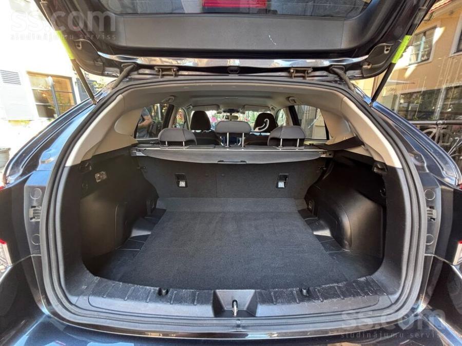 Black Subaru XV 2019 in Riga, with an engine capacity of 2.00 L and mileage of 166 thousand km for 13500 €, photo 8 on AUTOMOTO.COM.LV