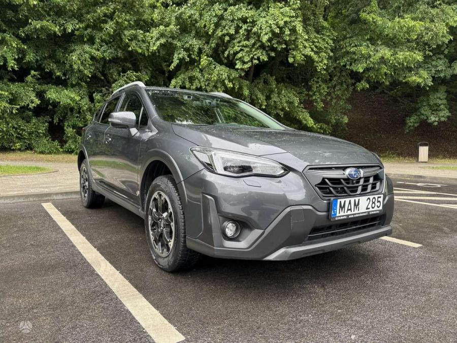Grey Subaru XV 2021 in Kaunas, with an engine capacity of 1.60 L and mileage of 89 thousand km for 17500 €, photo 3 on AUTOMOTO.COM.LV