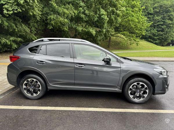 Grey Subaru XV 2021 in Kaunas, with an engine capacity of 1.60 L and mileage of 89 thousand km for 17500 €, photo 3 on AUTOMOTO.COM.LV