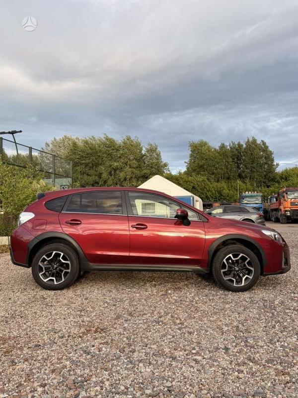 Red Subaru XV 2017 in Vilnius, with an engine capacity of 2.00 L and mileage of 85 thousand km for 15900 €, photo 7 on AUTOMOTO.COM.LV