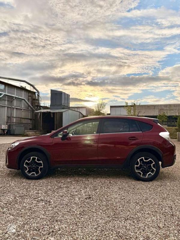 Red Subaru XV 2017 in Vilnius, with an engine capacity of 2.00 L and mileage of 85 thousand km for 15900 €, photo 8 on AUTOMOTO.COM.LV