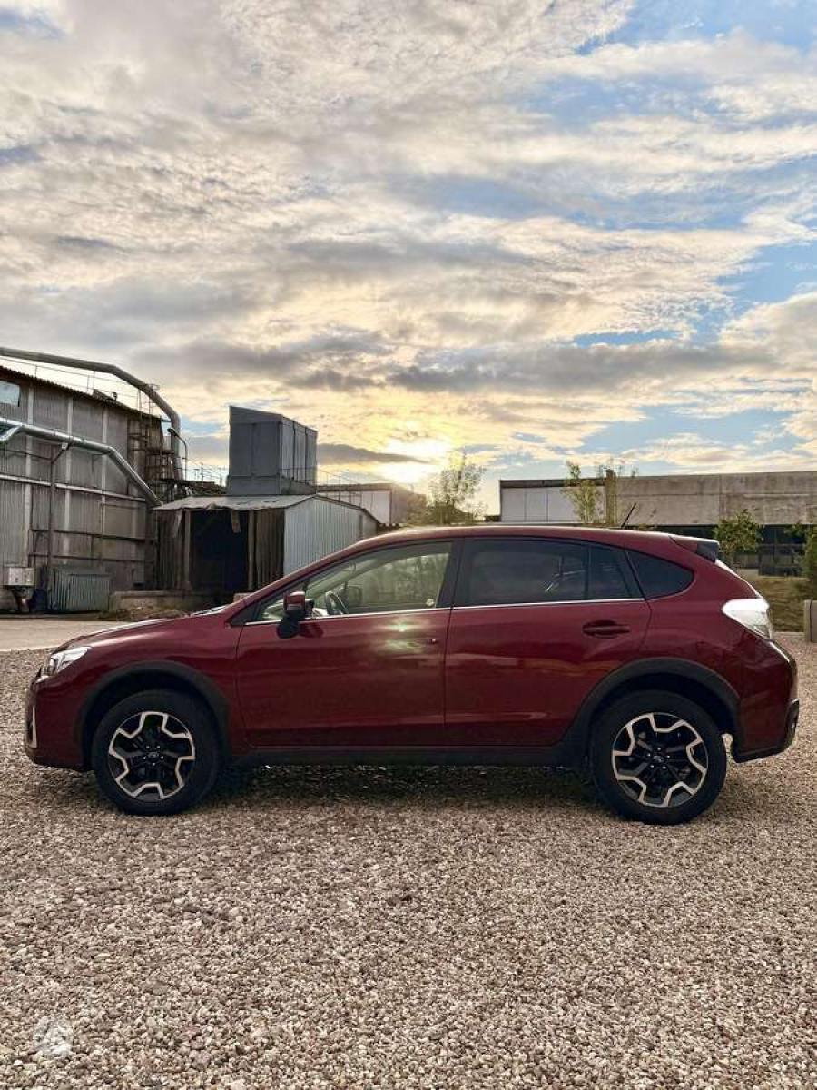 Red Subaru XV 2017 in Vilnius, with an engine capacity of 2.00 L and mileage of 85 thousand km for 15900 €, photo 9 on AUTOMOTO.COM.LV