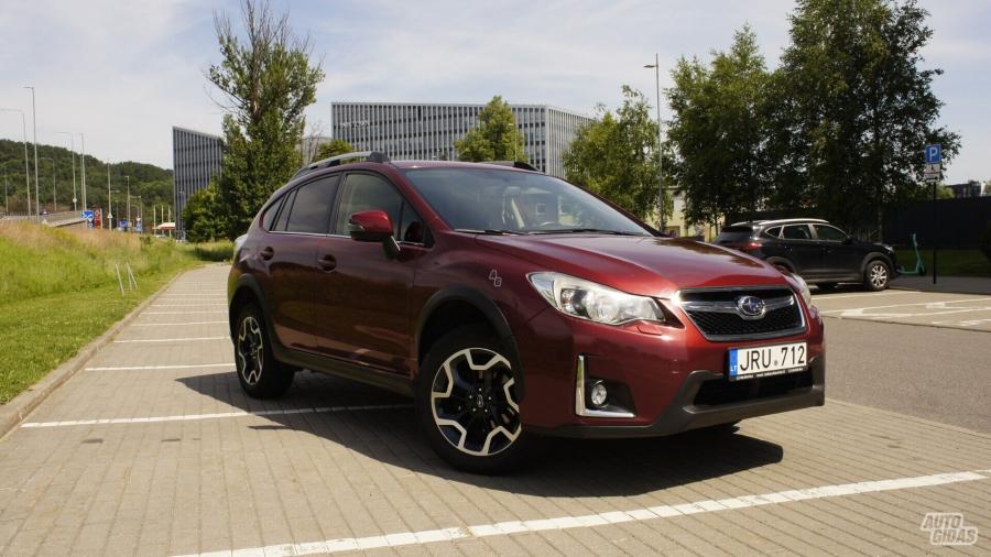 Red Subaru XV 2017 in Vilnius, with an engine capacity of 2.00 L and mileage of 113 thousand km for 14000 €, photo 1 on AUTOMOTO.COM.LV
