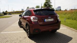 Red Subaru XV 2017 in Vilnius, with an engine capacity of 2.00 L and mileage of 113 thousand km for 14000 €, photo 3 on AUTOMOTO.COM.LV