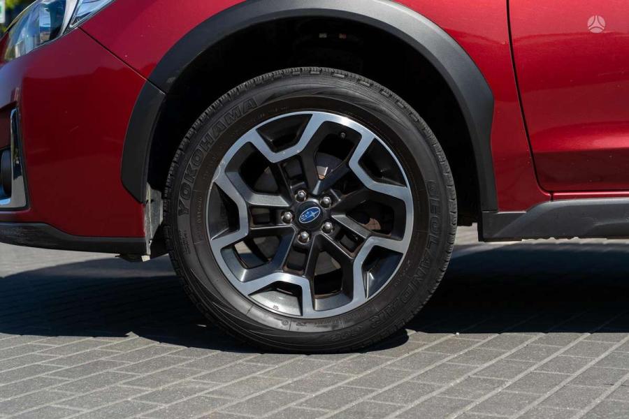 Red Subaru XV 2017 in Vilnius, with an engine capacity of 2.00 L and mileage of 115 thousand km for 12950 €, photo 5 on AUTOMOTO.COM.LV
