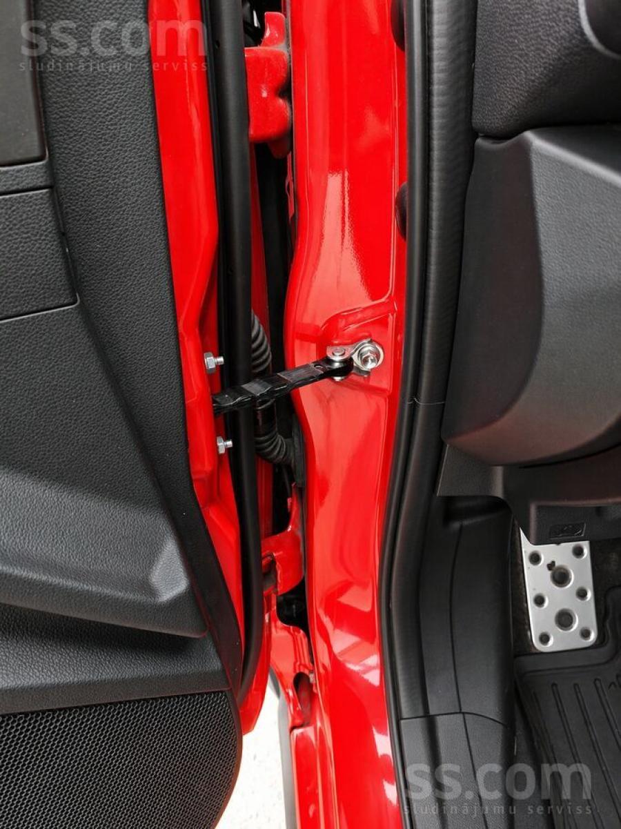 Red Subaru XV 2021 in Jurmala, with an engine capacity of 1.60 L and mileage of 95 thousand km for 16250 €, photo 14 on AUTOMOTO.COM.LV
