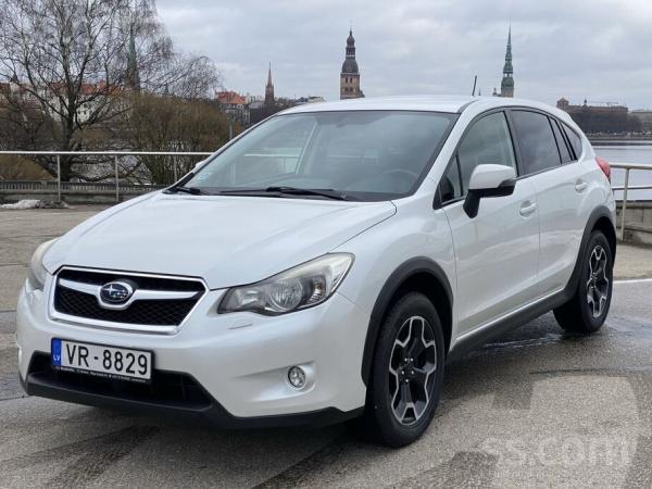 White Subaru XV 2012 in Riga, with an engine capacity of 2.00 L and mileage of 253 thousand km for 9750 €, photo 3 on AUTOMOTO.COM.LV