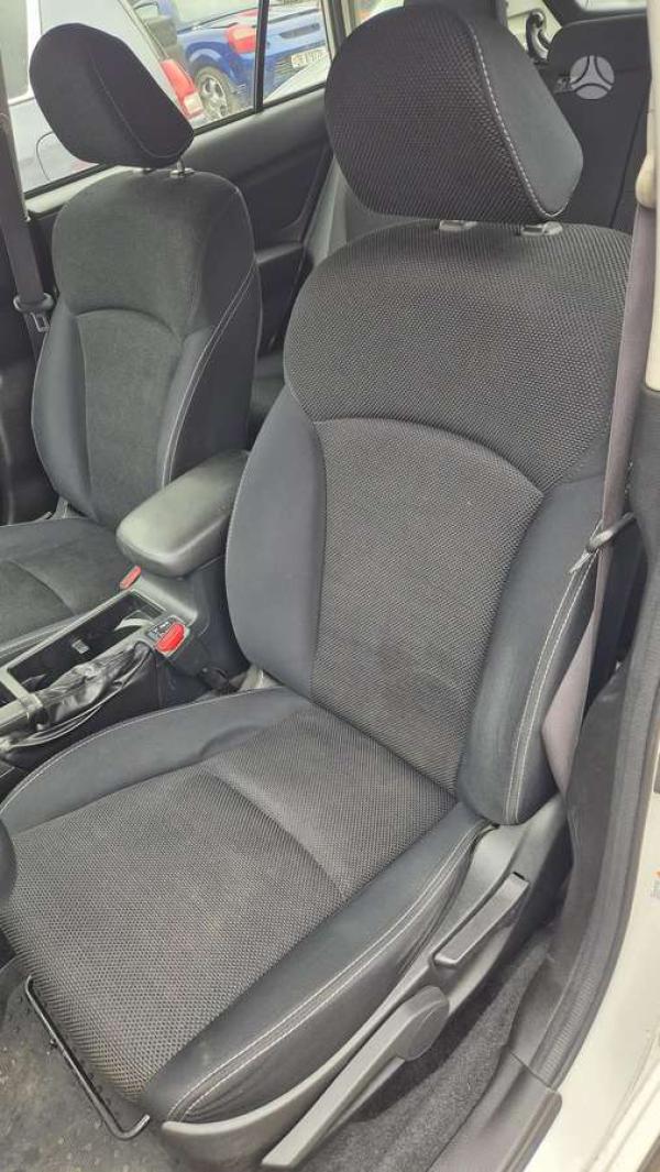 White Subaru XV 2012 in Vilnius, with an engine capacity of 2.00 L and mileage of 215 thousand km for 6500 €, photo 10 on AUTOMOTO.COM.LV