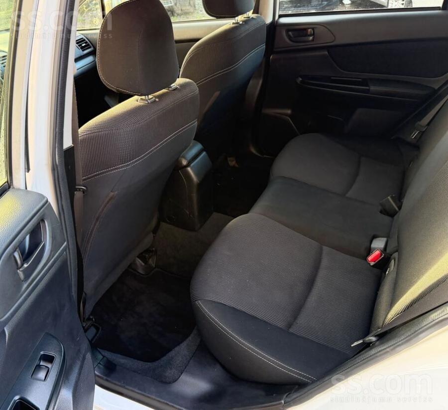 White Subaru XV 2012 in Riga, with an engine capacity of 2.00 L and mileage of 379 thousand km for 1520 €, photo 6 on AUTOMOTO.COM.LV