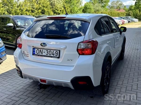 White Subaru XV 2014 in Riga, with an engine capacity of 2.00 L and mileage of 157 thousand km for 9400 €, photo 3 on AUTOMOTO.COM.LV