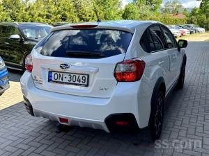 White Subaru XV 2014 in Riga, with an engine capacity of 2.00 L and mileage of 157 thousand km for 9400 €, photo 4 on AUTOMOTO.COM.LV