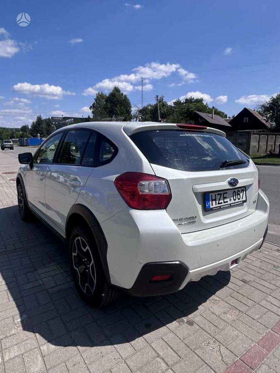 White Subaru XV 2014 in Vilnius, with an engine capacity of 2.00 L and mileage of 169 thousand km for 7499 €, photo 5 on AUTOMOTO.COM.LV