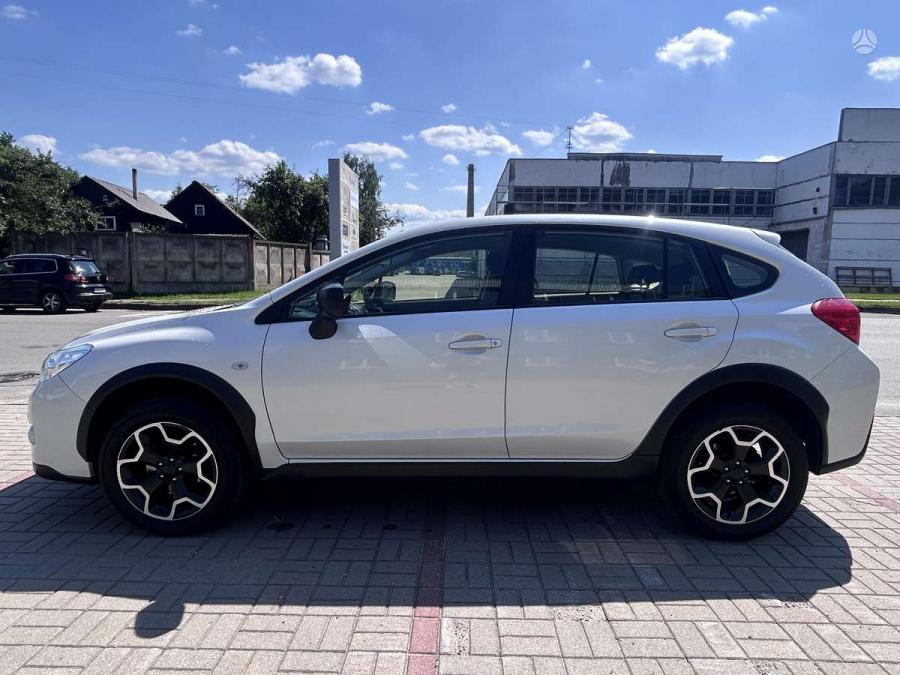 White Subaru XV 2014 in Vilnius, with an engine capacity of 2.00 L and mileage of 169 thousand km for 7499 €, photo 9 on AUTOMOTO.COM.LV