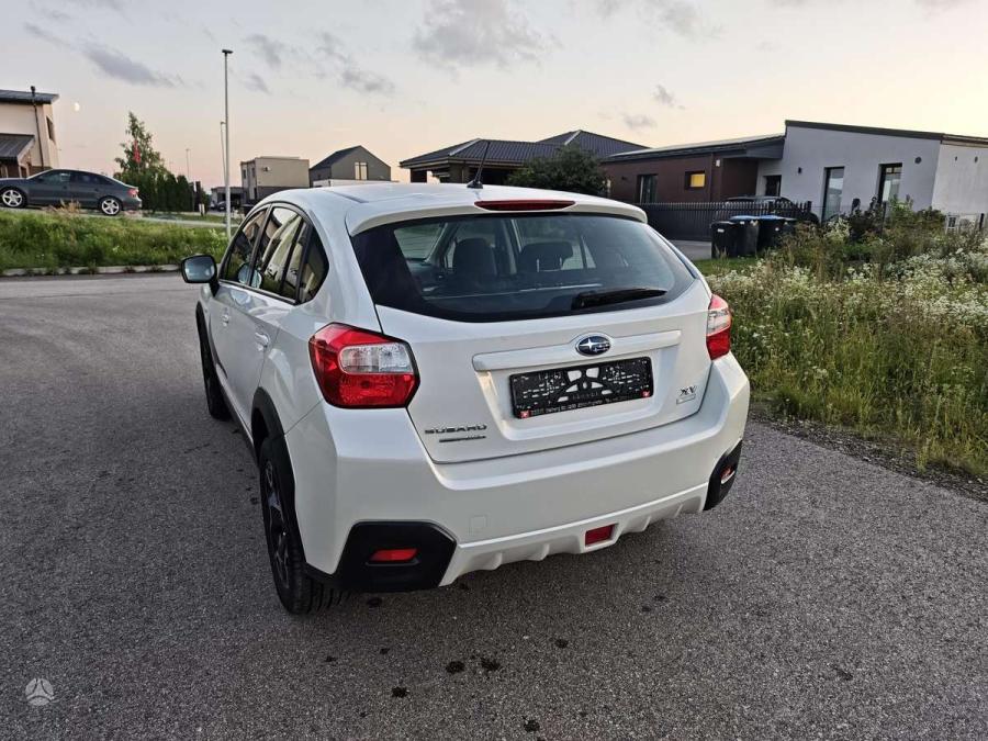 White Subaru XV 2014 in Vilnius, with an engine capacity of 2.00 L and mileage of 189 thousand km for 6850 €, photo 7 on AUTOMOTO.COM.LV