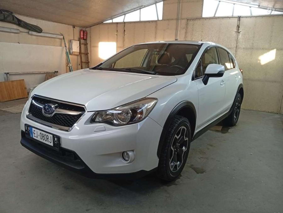 White Subaru XV 2015 in Siauliai, with an engine capacity of 2.00 L and mileage of 204 thousand km for 5750 €, photo 1 on AUTOMOTO.COM.LV