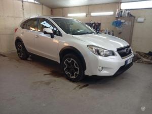 White Subaru XV 2015 in Siauliai, with an engine capacity of 2.00 L and mileage of 204 thousand km for 5750 €, photo 2 on AUTOMOTO.COM.LV