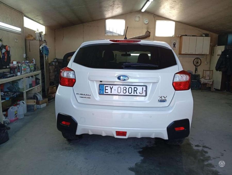 White Subaru XV 2015 in Siauliai, with an engine capacity of 2.00 L and mileage of 204 thousand km for 5750 €, photo 3 on AUTOMOTO.COM.LV