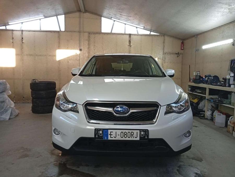 White Subaru XV 2015 in Siauliai, with an engine capacity of 2.00 L and mileage of 204 thousand km for 5750 €, photo 5 on AUTOMOTO.COM.LV