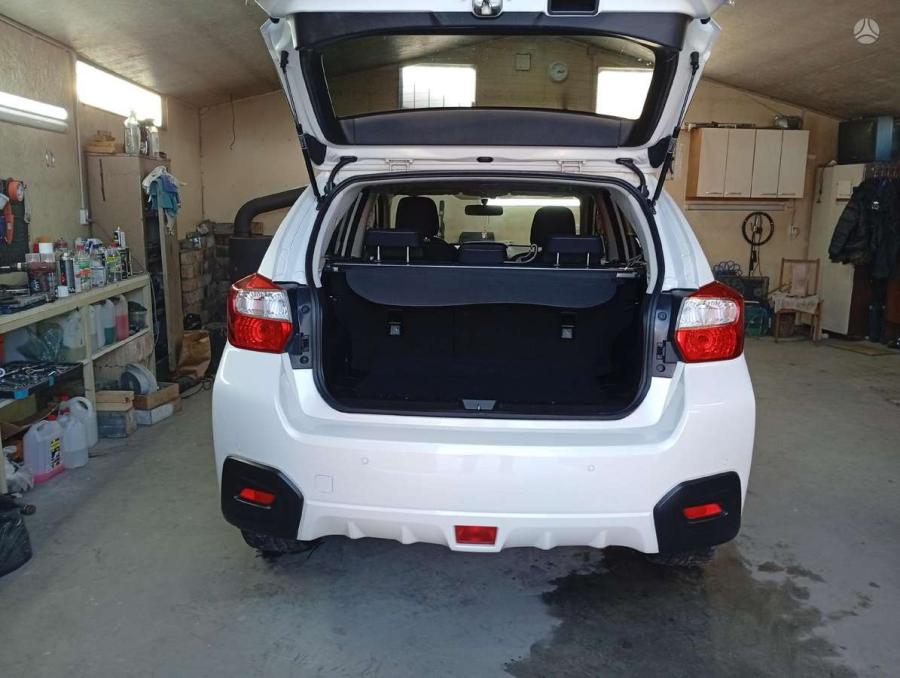White Subaru XV 2015 in Siauliai, with an engine capacity of 2.00 L and mileage of 204 thousand km for 5750 €, photo 7 on AUTOMOTO.COM.LV