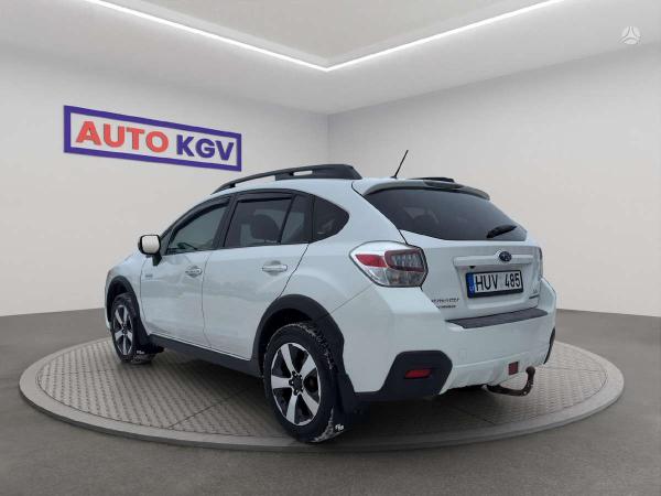 White Subaru XV 2015 in Kaunas, with an engine capacity of 2.00 L and mileage of 151 thousand km for 8499 €, photo 3 on AUTOMOTO.COM.LV