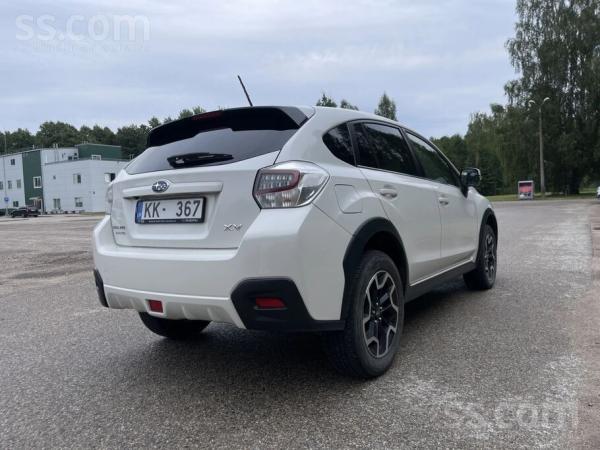 White Subaru XV 2017 in Riga, with an engine capacity of 2.00 L and mileage of 94 thousand km for 9800 €, photo 2 on AUTOMOTO.COM.LV