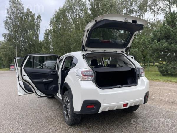 White Subaru XV 2017 in Riga, with an engine capacity of 2.00 L and mileage of 94 thousand km for 9800 €, photo 5 on AUTOMOTO.COM.LV