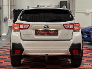 White Subaru XV 2018 in Vilnius, with an engine capacity of 2.00 L and mileage of 240 thousand km for 13350 €, photo 5 on AUTOMOTO.COM.LV