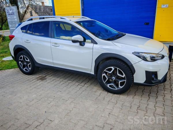 White Subaru XV 2018 in Rezekne, with an engine capacity of 2.00 L and mileage of 190 thousand km for 15400 €, photo 2 on AUTOMOTO.COM.LV