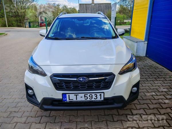 White Subaru XV 2018 in Rezekne, with an engine capacity of 2.00 L and mileage of 190 thousand km for 15400 €, photo 3 on AUTOMOTO.COM.LV