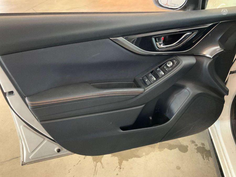 White Subaru XV 2018 in Klaipeda, with an engine capacity of 1.60 L and mileage of 132 thousand km for 13999 €, photo 11 on AUTOMOTO.COM.LV
