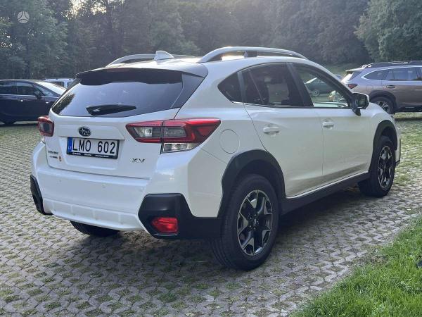 White Subaru XV 2020 in Vilnius, with an engine capacity of 1.60 L and mileage of 108 thousand km for 17000 €, photo 4 on AUTOMOTO.COM.LV