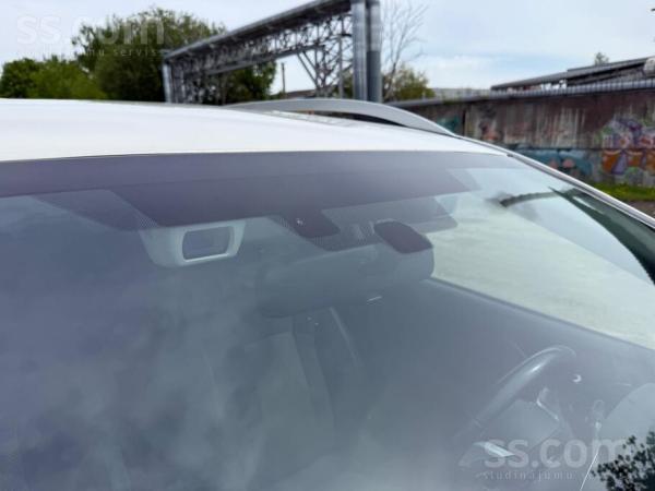 White Subaru XV 2021 in Riga, with an engine capacity of 1.60 L and mileage of 329 thousand km for 7000 €, photo 5 on AUTOMOTO.COM.LV