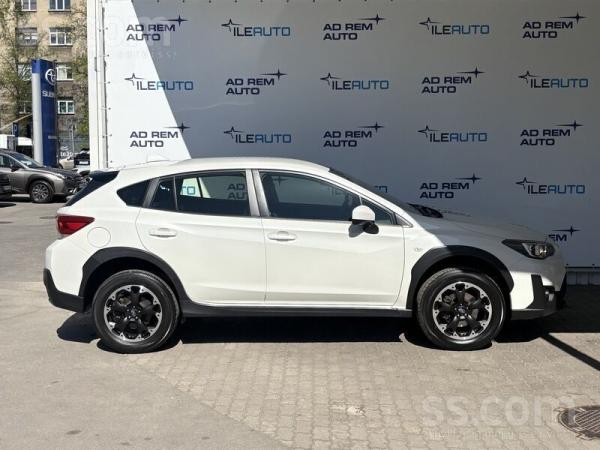 White Subaru XV 2021 in Riga, with an engine capacity of 1.60 L and mileage of 64 thousand km for 16900 €, photo 5 on AUTOMOTO.COM.LV