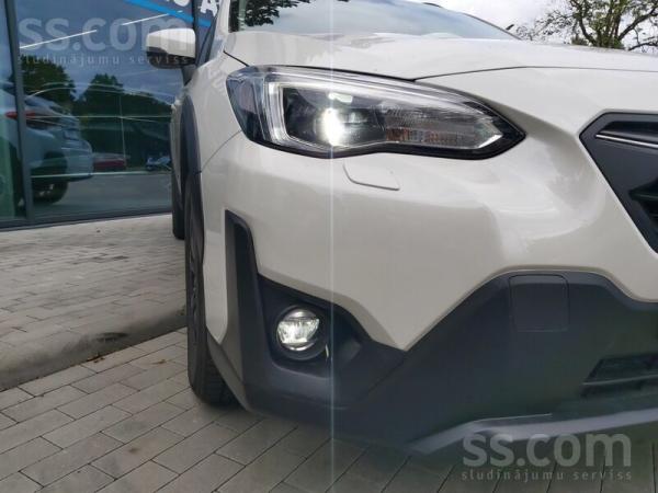 White Subaru XV 2023 in Riga, with an engine capacity of 1.60 L and mileage of 73 thousand km for 23300 €, photo 3 on AUTOMOTO.COM.LV