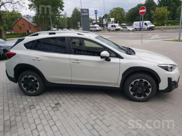 White Subaru XV 2023 in Riga, with an engine capacity of 1.60 L and mileage of 73 thousand km for 23300 €, photo 4 on AUTOMOTO.COM.LV