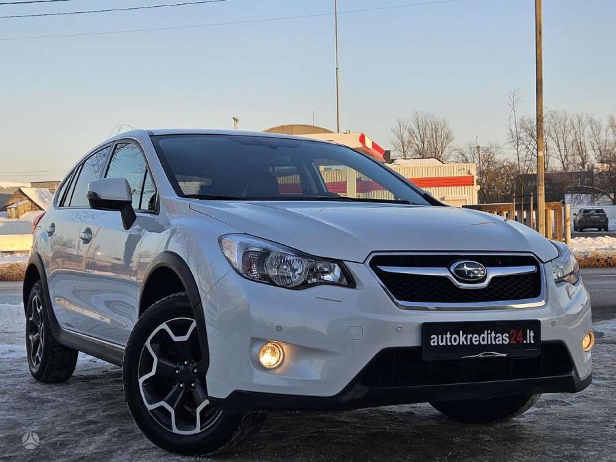 White Subaru XV 2012 in Siauliai, with an engine capacity of 2.00 L and mileage of 241 thousand km for 7950 €, photo 4 on AUTOMOTO.COM.LV