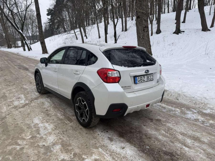 White Subaru XV 2012 in Vilnius, with an engine capacity of 2.00 L and mileage of 260 thousand km for 1500 €, photo 3 on AUTOMOTO.COM.LV