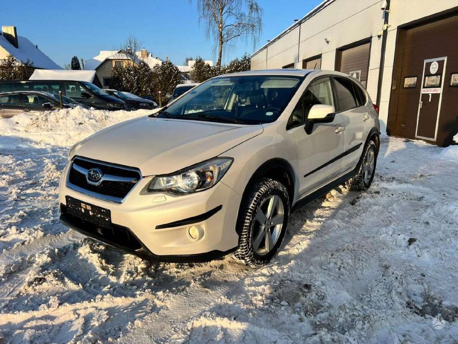 White Subaru XV 2012 in Utena, with an engine capacity of 2.00 L and mileage of 204 thousand km for 4599 €, photo 1 on AUTOMOTO.COM.LV