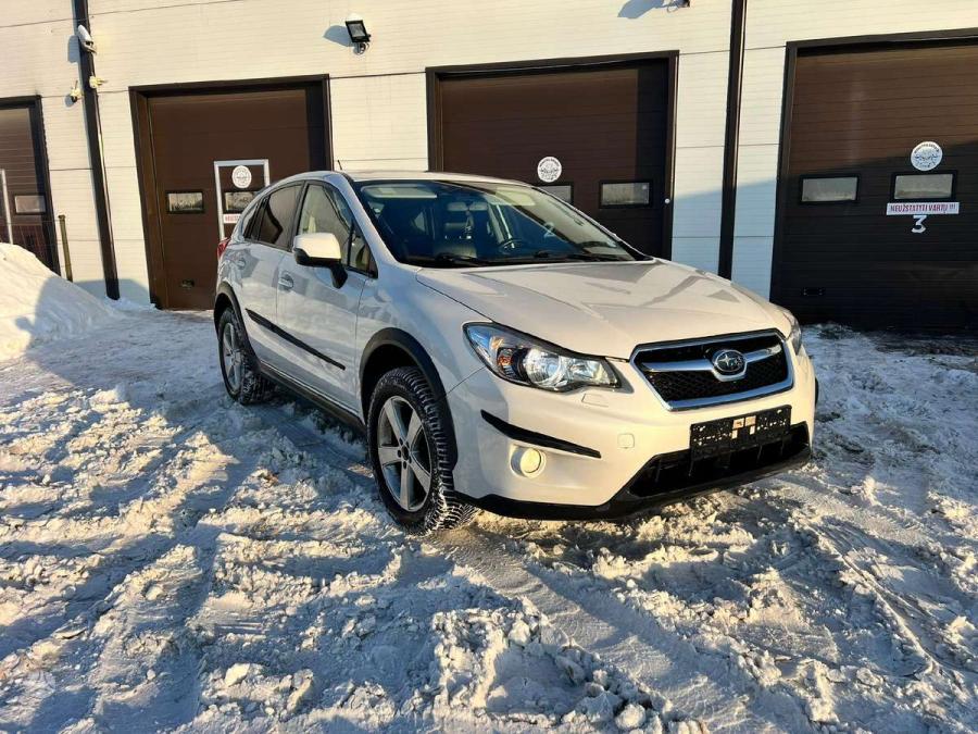 White Subaru XV 2012 in Utena, with an engine capacity of 2.00 L and mileage of 204 thousand km for 4599 €, photo 2 on AUTOMOTO.COM.LV