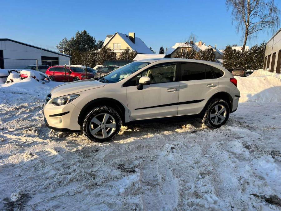 White Subaru XV 2012 in Utena, with an engine capacity of 2.00 L and mileage of 204 thousand km for 4599 €, photo 6 on AUTOMOTO.COM.LV