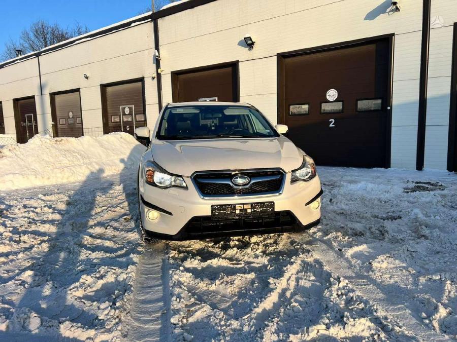 White Subaru XV 2012 in Utena, with an engine capacity of 2.00 L and mileage of 204 thousand km for 4599 €, photo 8 on AUTOMOTO.COM.LV