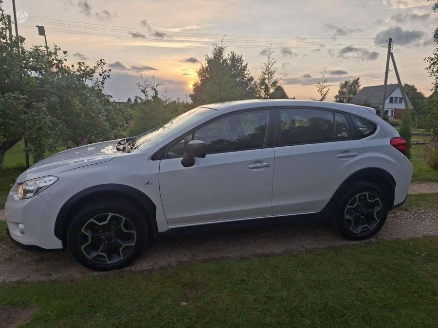White Subaru XV 2012 in Svencionys, with an engine capacity of 1.96 L and mileage of 329 thousand km for 3700 €, photo 3 on AUTOMOTO.COM.LV