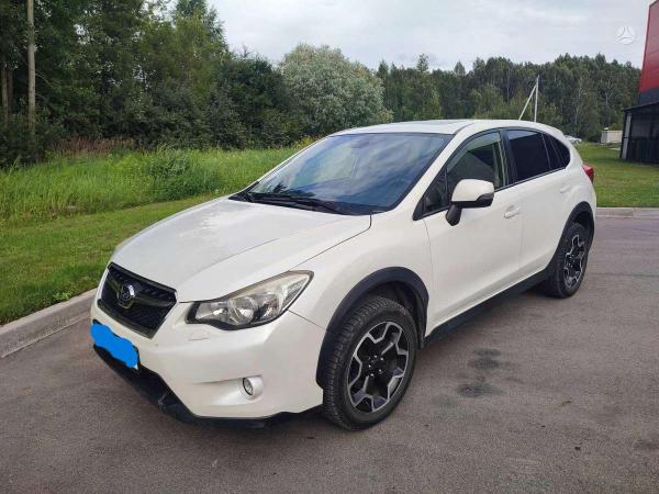 White Subaru XV 2013 in Siauliai, with an engine capacity of 2.00 L and mileage of 220 thousand km for 6500 €, photo 8 on AUTOMOTO.COM.LV