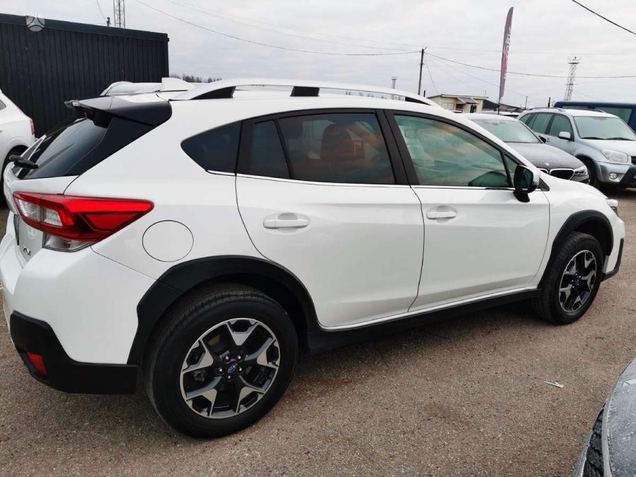 White Subaru XV 2019 in Panevezys, with an engine capacity of 1.60 L and mileage of 188 thousand km for 11800 €, photo 4 on AUTOMOTO.COM.LV