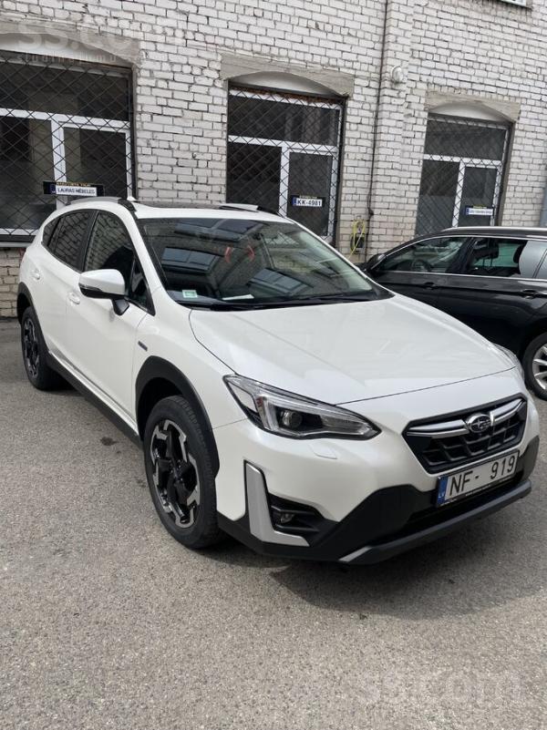 White Subaru XV 2022 in Riga, with an engine capacity of 2.00 L and mileage of 35 thousand km for 23900 €, photo 1 on AUTOMOTO.COM.LV