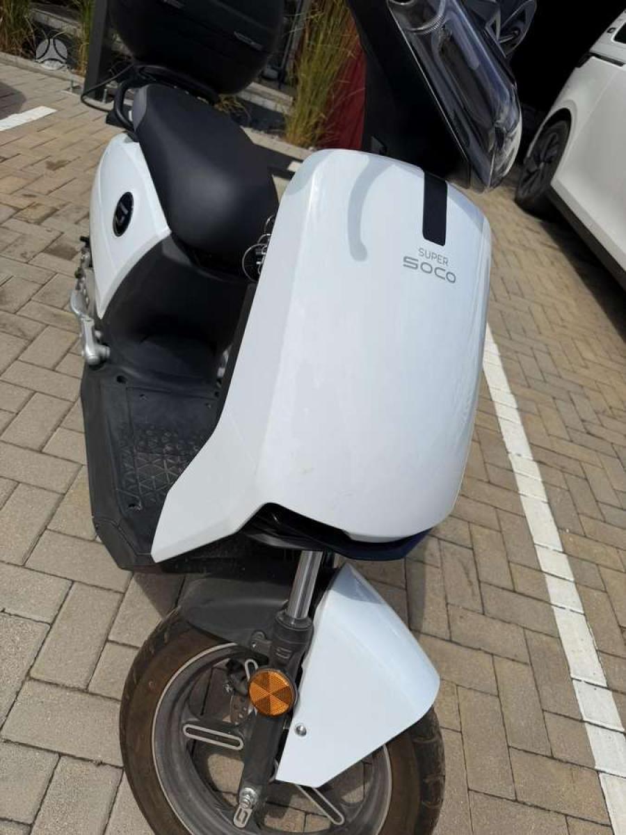 White Super SOCO CUx 2022 in Kaunas, with an engine capacity of 0.00 L and mileage of 1 thousand km for 1280 €, photo 3 on AUTOMOTO.COM.LV