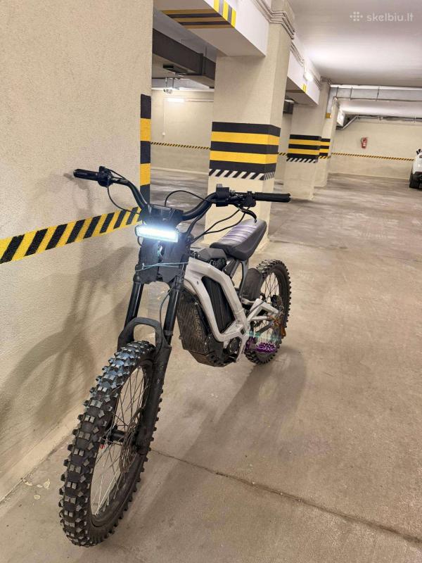Melns Sur-Ron Light bee X 2021 Viļņa, ar dzinēja tilpumu 0.00 L un nobraukumu 5 tūkst. km par 2200 €, foto 1 vietnē AUTOMOTO.COM.LV