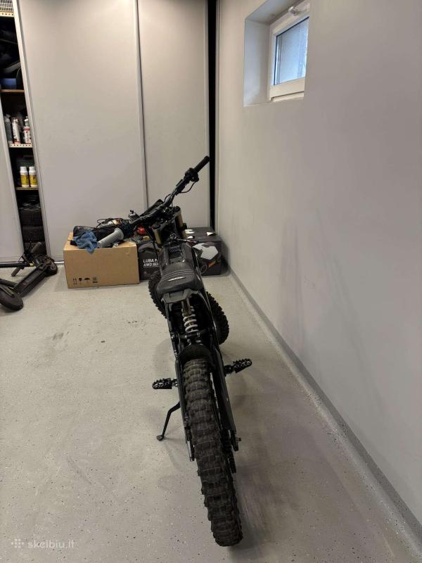 Melns Sur-Ron Light bee X 2025 Viļņa, ar dzinēja tilpumu 0.00 L un nobraukumu 2 tūkst. km par 3998 €, foto 7 vietnē AUTOMOTO.COM.LV