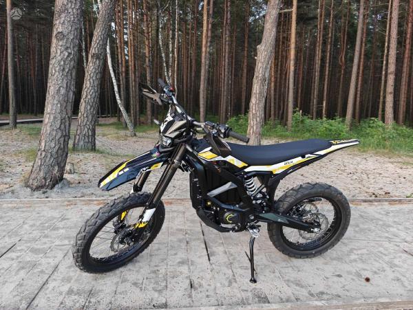 Melns Sur-Ron Ultra bee 2024 Klaipėda, ar dzinēja tilpumu 0.00 L un nobraukumu 2 tūkst. km par 5999 €, foto 1 vietnē AUTOMOTO.COM.LV